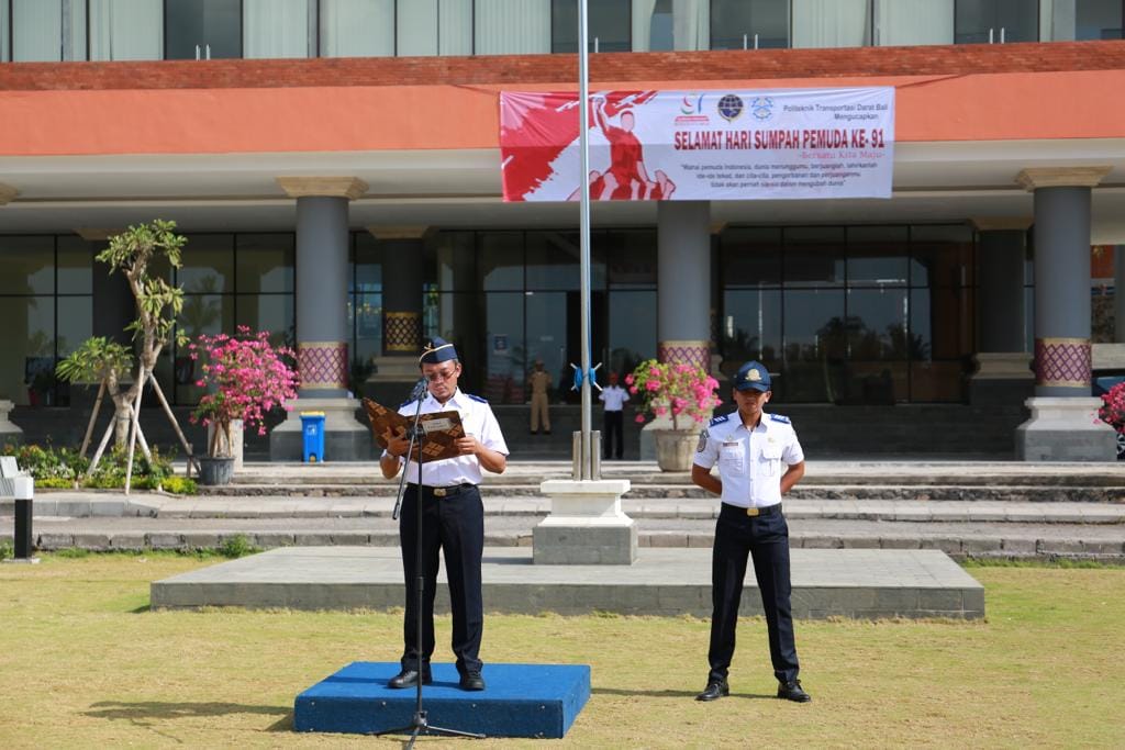 Poltrada Bali melaksanakan Upacara Bendera – Politeknik Transportasi ...