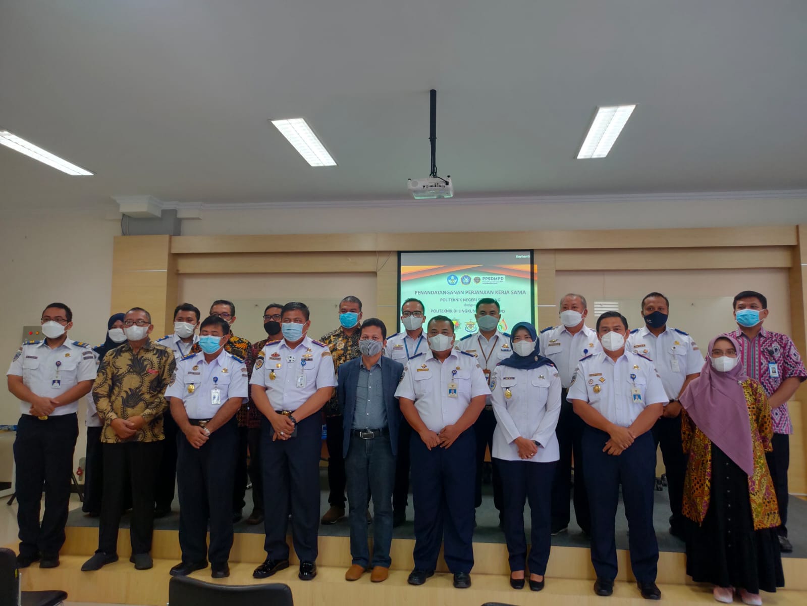 Politeknik Transportasi Darat (Poltrada) Bali melakukan Penandatanganan MoU antara POLINES ...