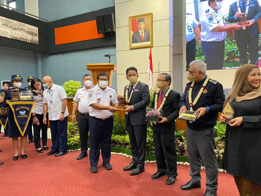 Penandatangan Memorandum of Agreement ( MoA) – Politeknik Transportasi ... Penandatangan Memorandum of Agreement ( MoA) – Politeknik Transportasi ...