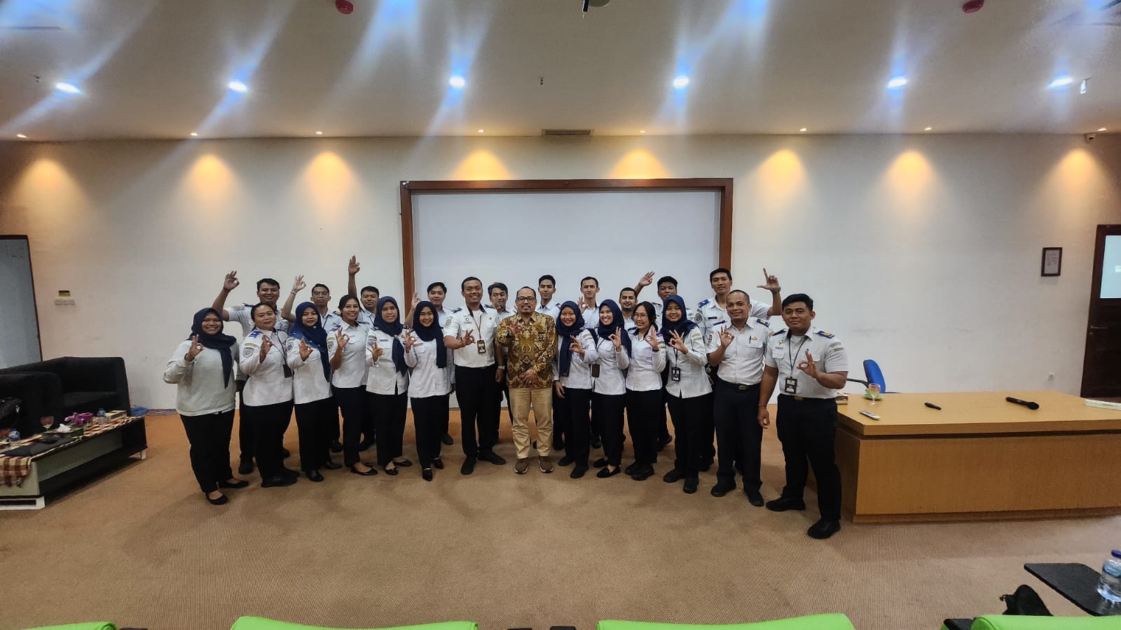 REVIEW DOKUMEN AKREDITASI PERGURUAN TINGGI POLTRADA BALI TAHUN 2023 ...